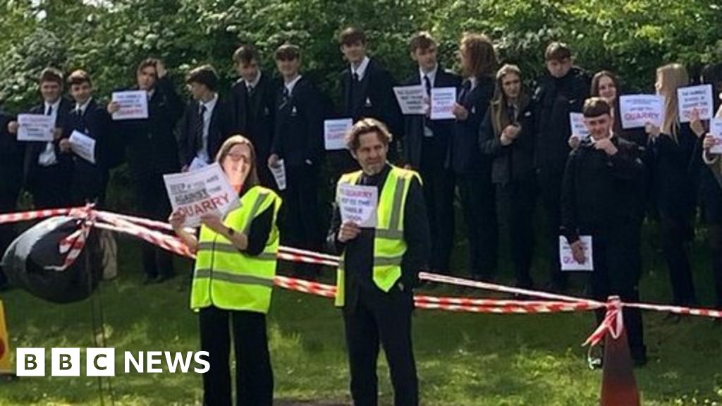 Hamble Airfield: School pupils protest over gravel extraction plan ...