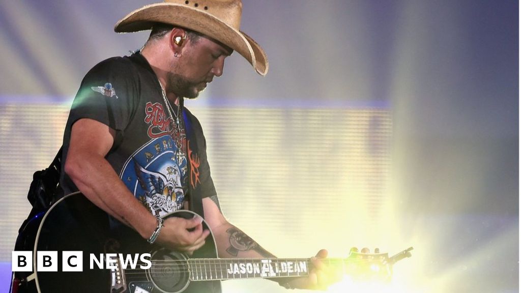 Las Vegas shooting: Country music stars react - BBC News