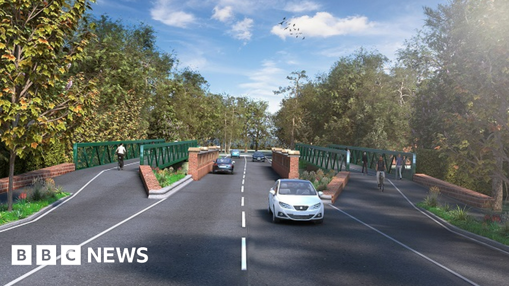 Bournemouth: Major works begin to install two new footbridges - BBC News