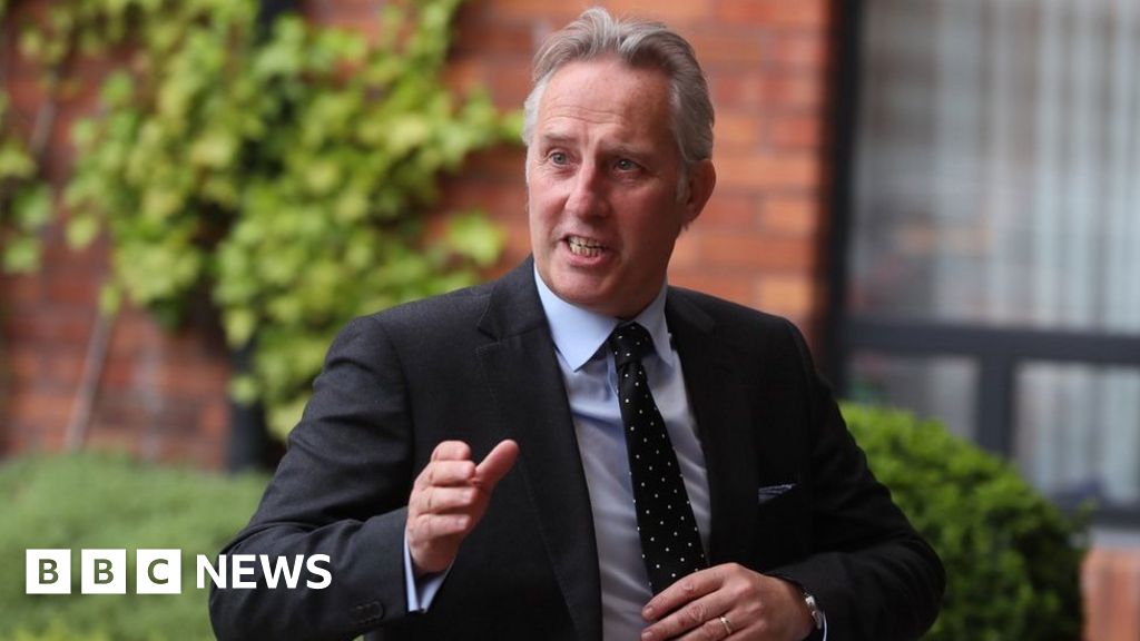 Ian Paisley gave 'apology of sorts' over Robin Swann chant - BBC News