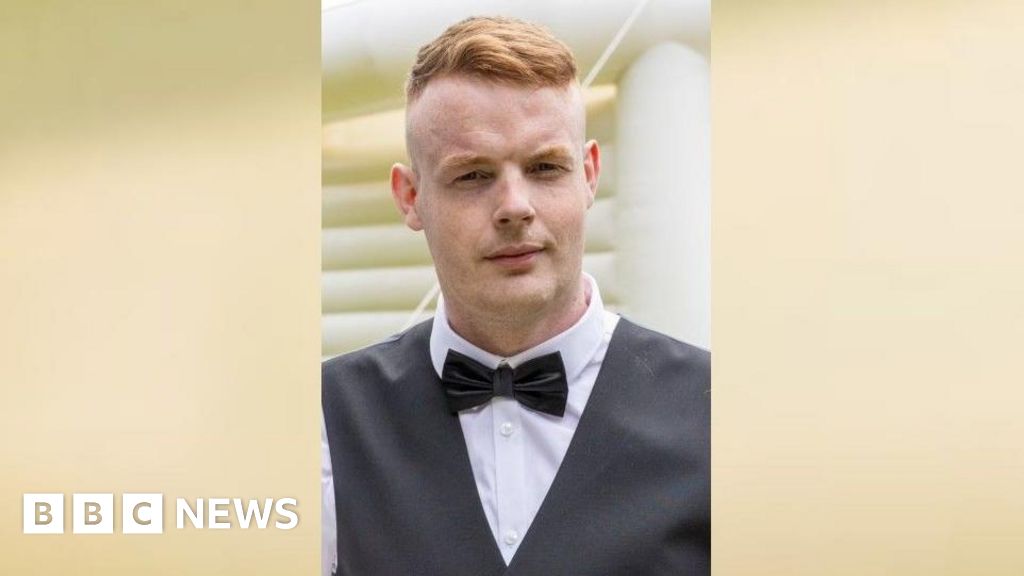 Stockton stabbing victim named as 'doting dad' Lewis Bell - BBC News
