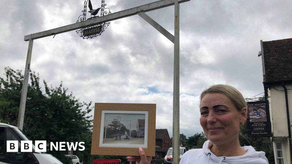 Suffolk Magpie pub sign will be back 'as soon as possible' - BBC News