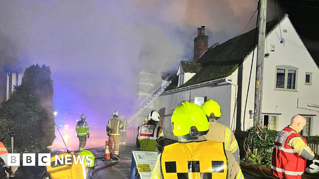 Video shows flames and thick smoke at Suffolk house fire - BBC News