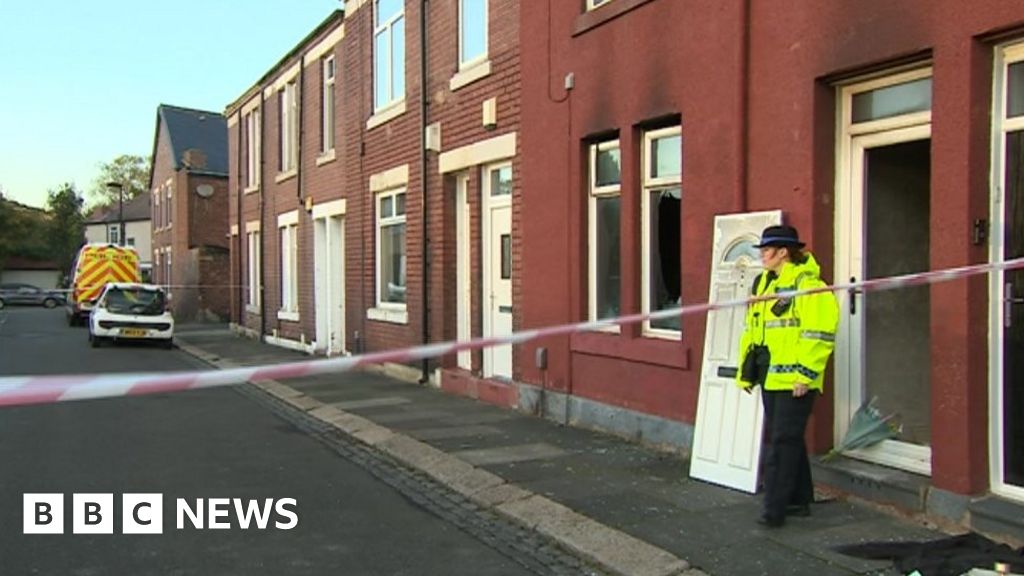 Man dies in Northumberland Street, Wallsend, house fire - BBC News