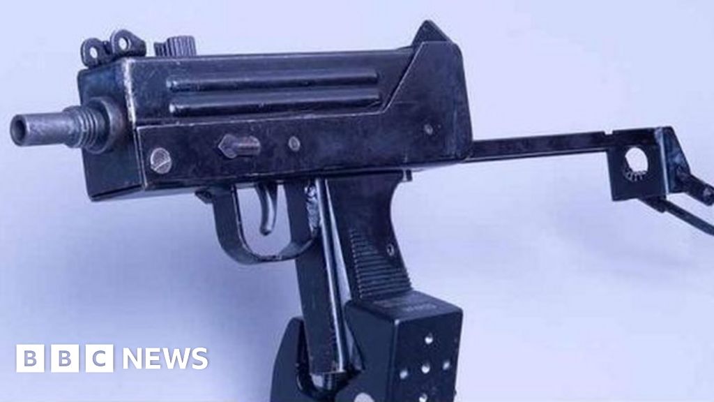 Two men jailed after guns found in south London garden - BBC News