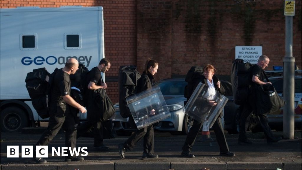 HMP Birmingham riot: Officers describe conditions at jail - BBC News