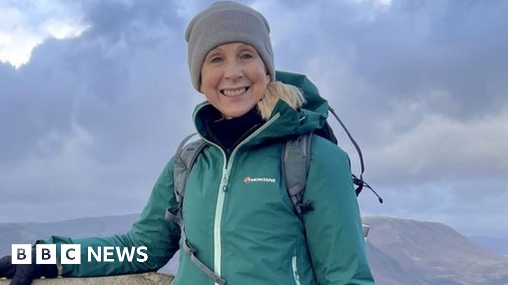 Oldham woman takes on fell challenge after cancer all-clear - BBC News