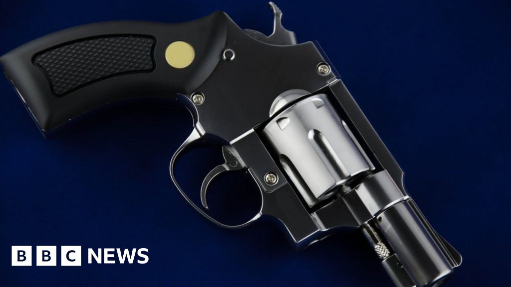 HMP Highpoint inmate finds BB gun and ammunition - BBC News