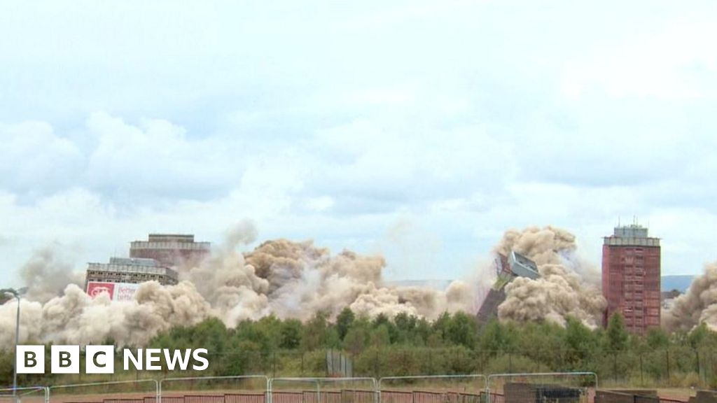 Demolition fails to bring down Glasgow tower blocks - BBC News