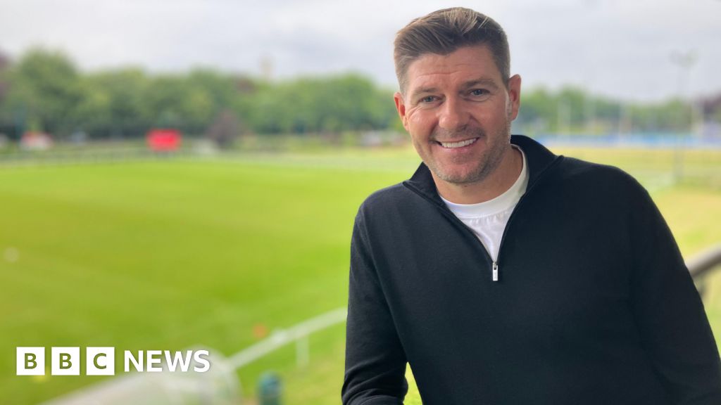 Steven Gerrard football academy sets up at university - BBC News