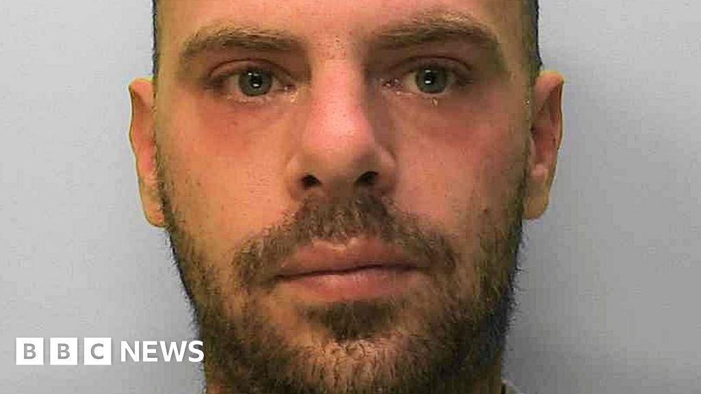 Liam Hanley jailed for stabbing girlfriend 39 times in bath - BBC News