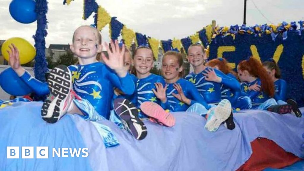 Douglas carnival: Thousands attend capital's celebration - BBC News
