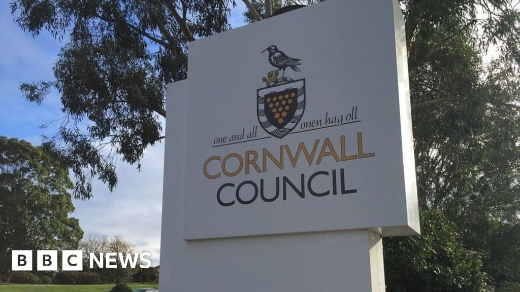 Elections 2021: New Cornwall Council leader chosen - BBC News