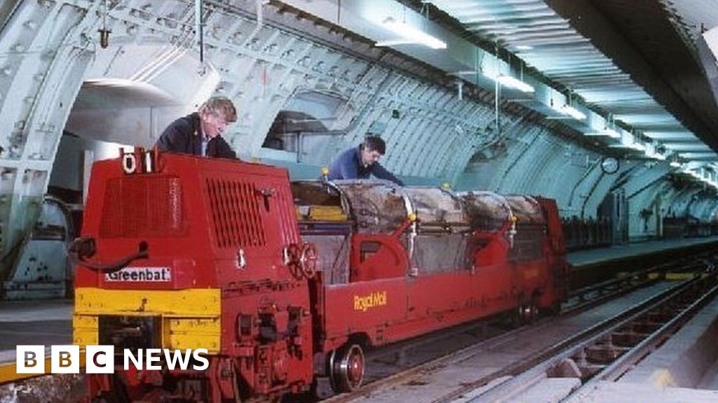 London Mail Rail: Postal Museum launch date announced - BBC News
