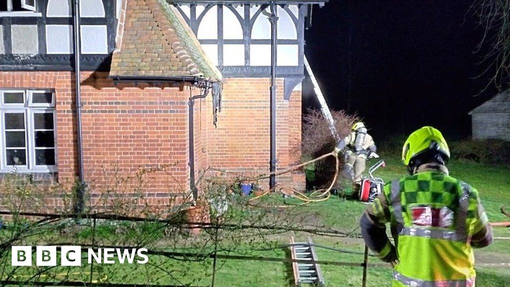 Great Waltham fire at Langleys estate leaves man homeless - BBC News