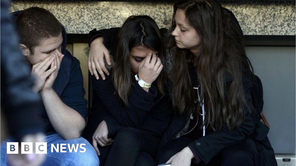 Bucharest nightclub fire: Two more victims die - BBC News