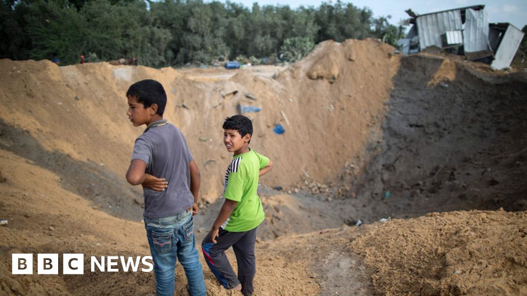 Israel launches Gaza strikes after rocket attack on Sderot - BBC News