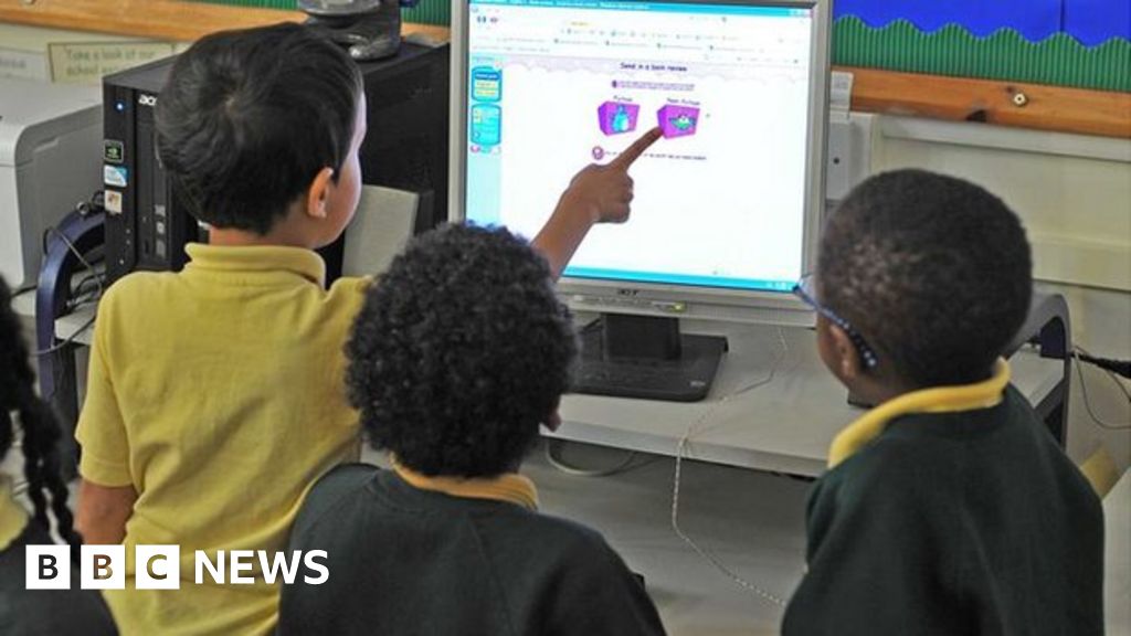 Study reveals school segregation - BBC News