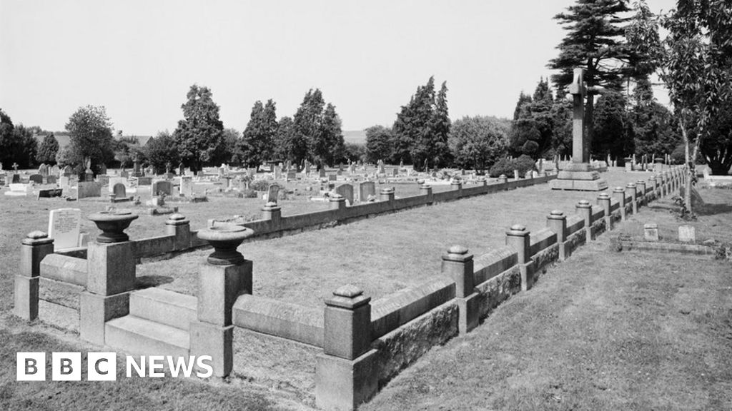 Memorial to victims of WW1 gunpowder blast 'upgraded' - BBC News