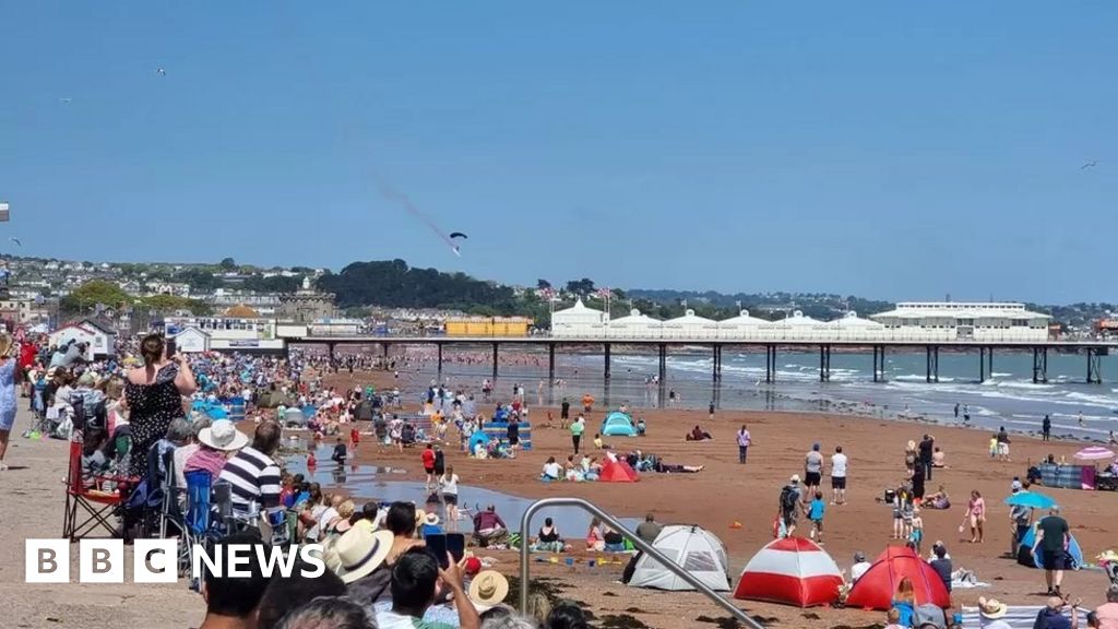 Torbay air show to remain two-day free event, council decides