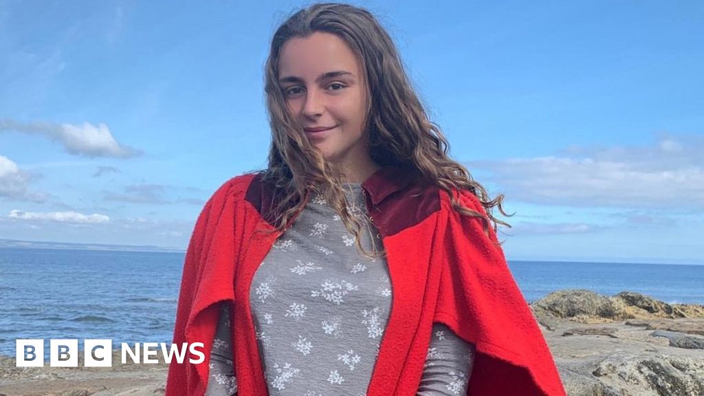 Coronavirus: 'I paid for my student house, now all my lectures are online'