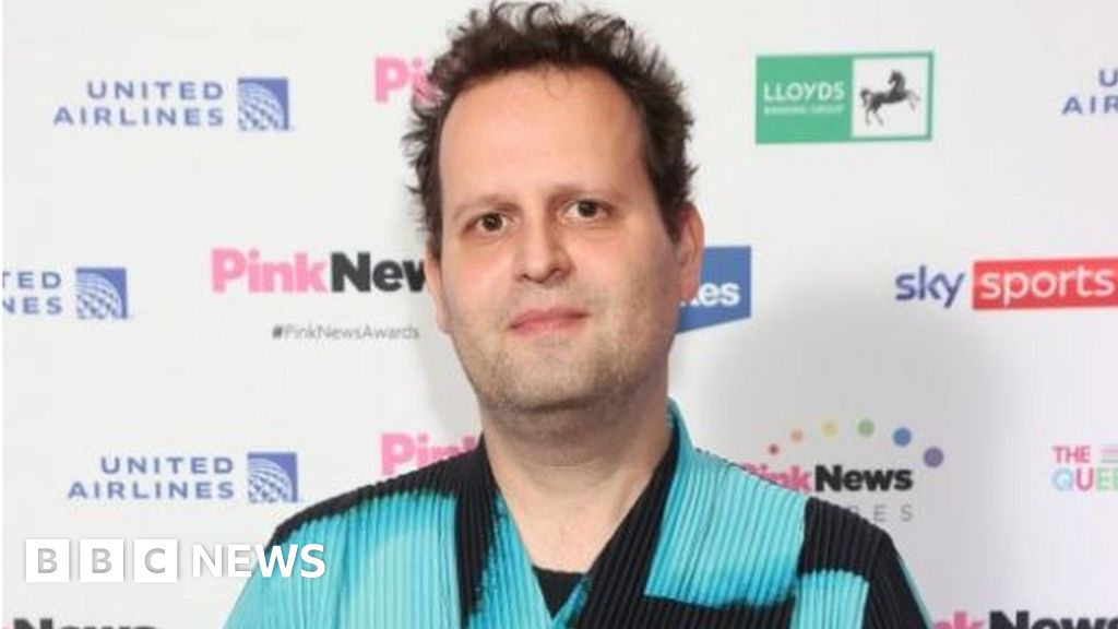Adam Kay shares experience as NHS doctor for Bath Uni study - BBC News