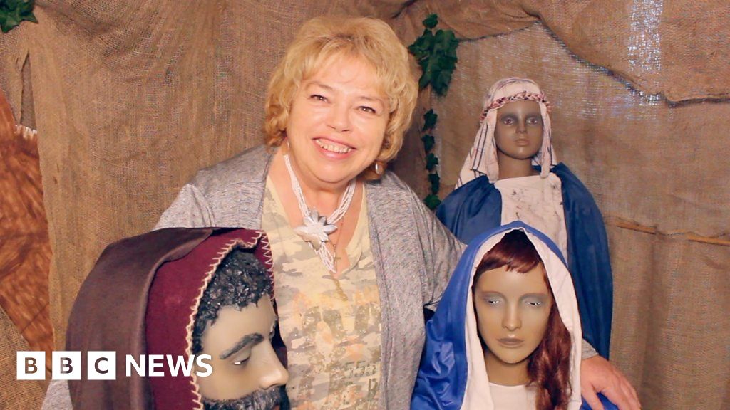 Life-size nativity scene made using mannequins - BBC News