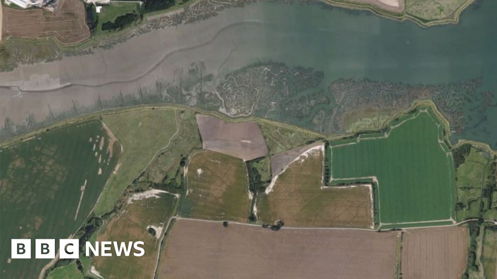 Southend teenager's death remains mystery after inquest - BBC News