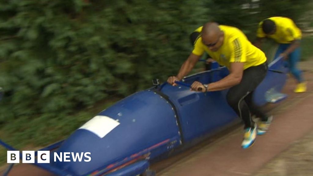 Brazilian bobsleigh team trains in Yorkshire - BBC News