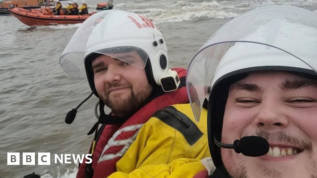 RNLI to run in name of 'larger than life' Chris Lyons - BBC News