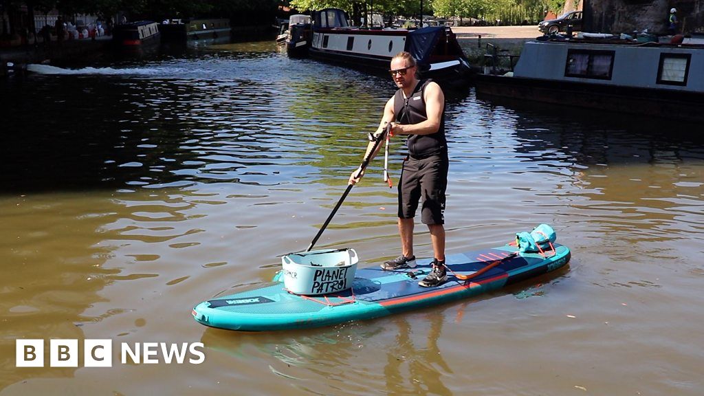 Manchester canals: Meet the paddle boarders cleaning up the towpaths ...