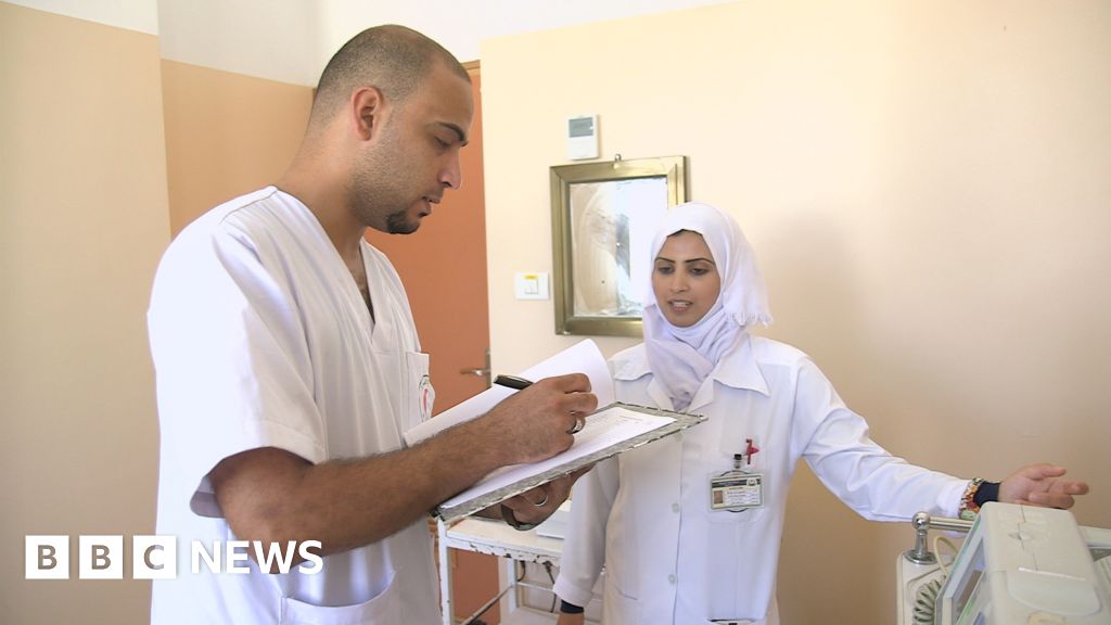 100 WOMEN 2015: Life as a cancer nurse in Gaza - BBC News