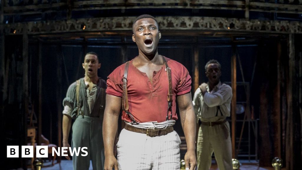Why musical Show Boat stays afloat - BBC News