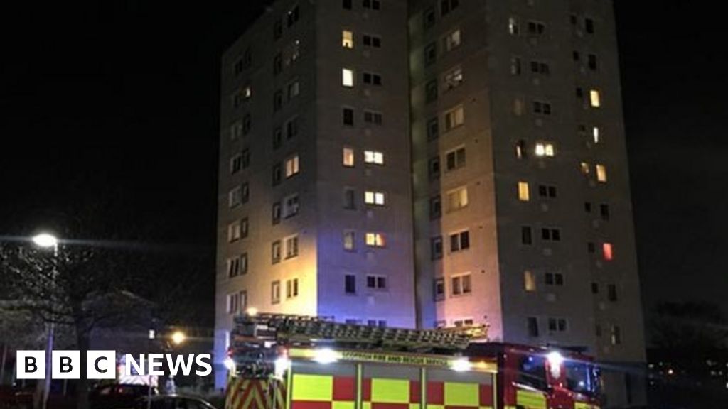 Crews tackle Aberdeen high-rise fire - BBC News