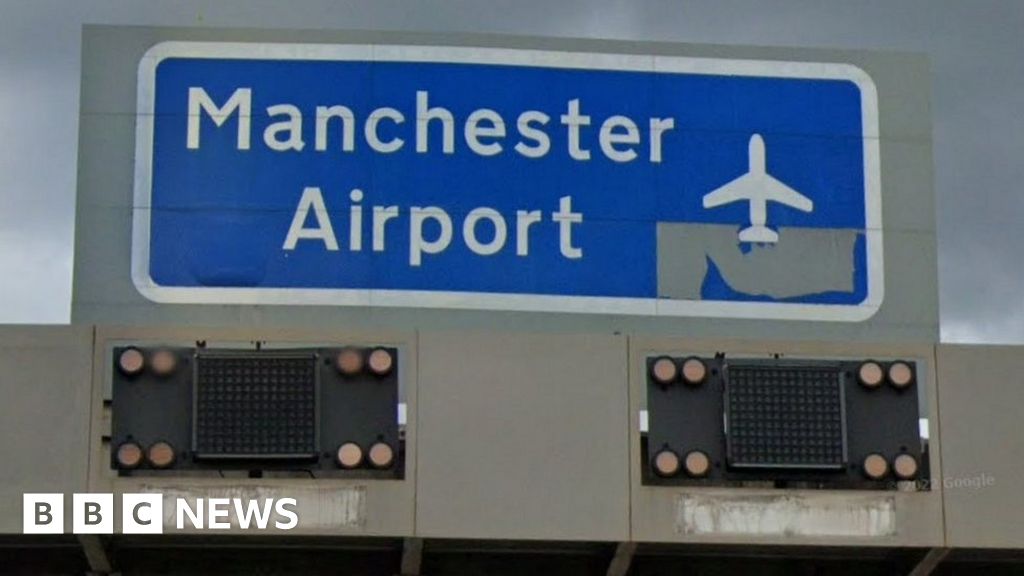 Manchester Airport: Overnight passengers warned of M56 delays - BBC News