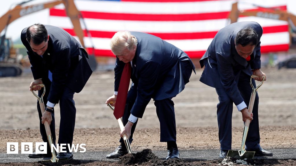 Trump pushes Foxconn to clarify US plans