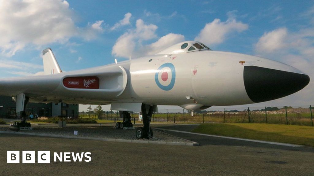 Restored Cold War Vulcan bomber goes on display - BBC News