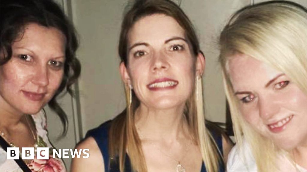 Anorexia at 38: how my friends helped me through it - BBC News