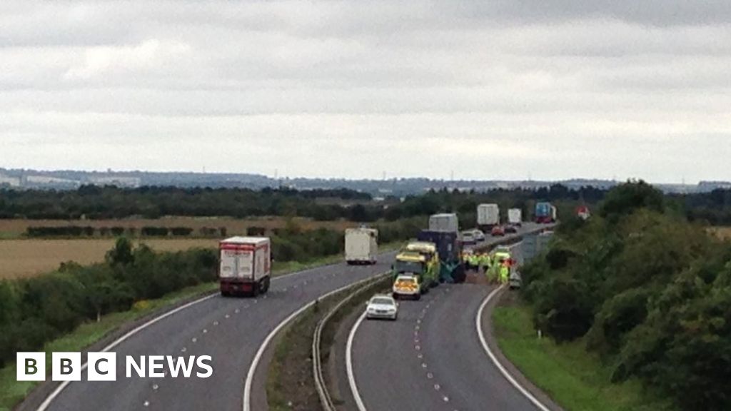 A14: Lorry accident closes westbound section - BBC News