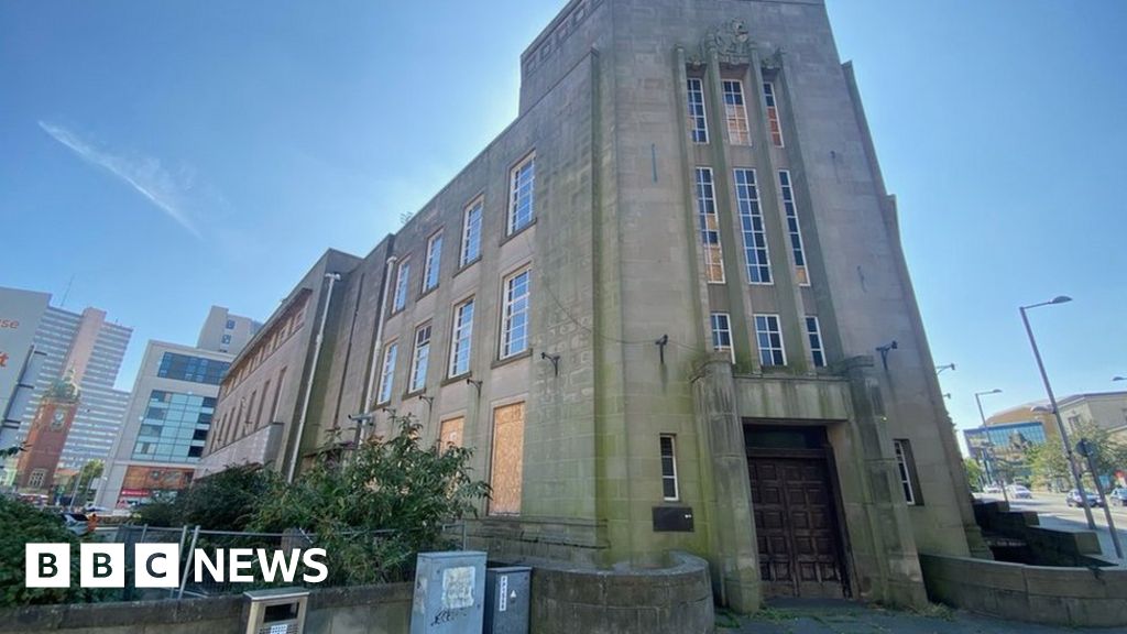 Nottingham: Sale of listed complex back on after new deal agreed - BBC News