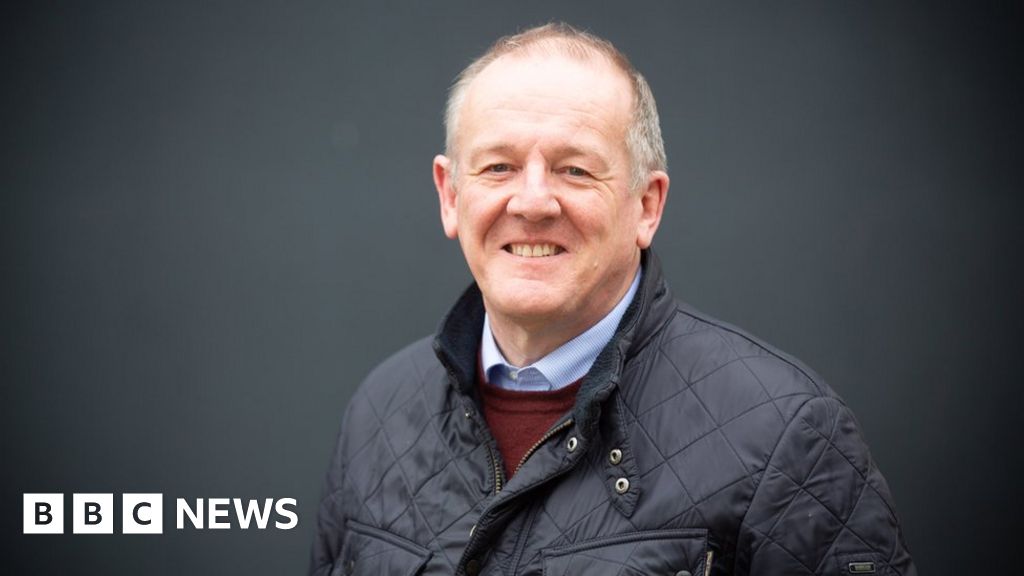 Welsh Language Commissioner Aled Roberts dies - BBC News