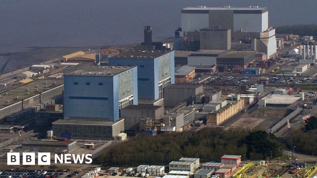 Hinkley B: Generations of workers mark nuclear plant's shutdown - BBC News