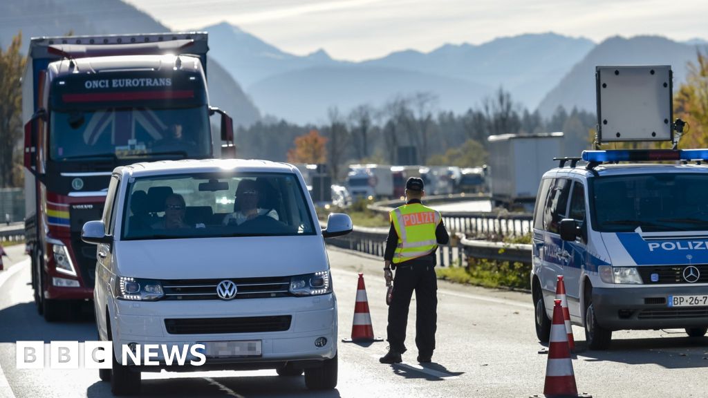 Will EU border controls really threaten the euro? - BBC News