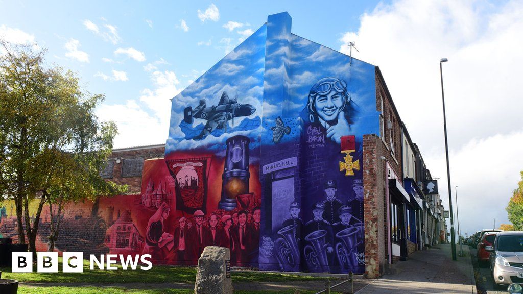 Ryhope mural celebrates village's history - BBC News