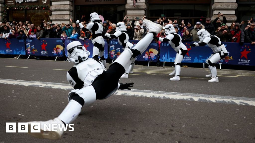 In pictures: London's New Year's Day parade - BBC News