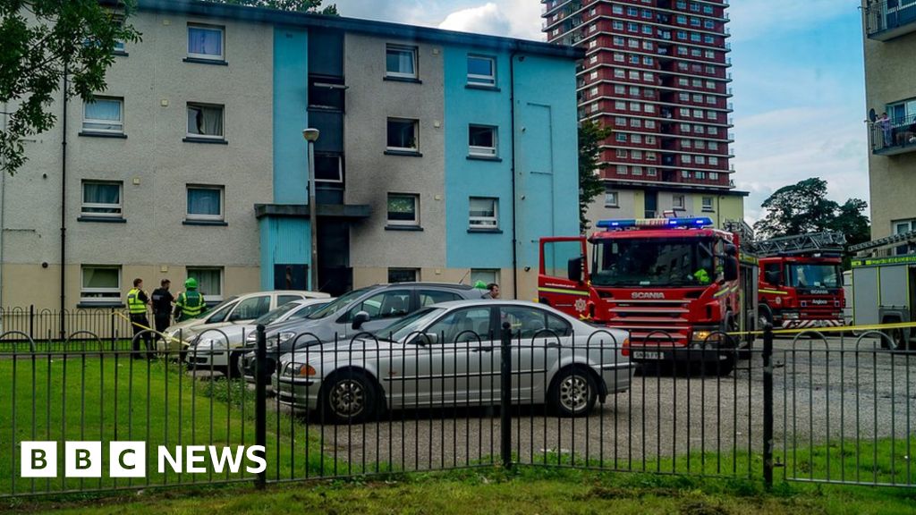 Emergency services attend fire in Edinburgh block of flats - BBC News
