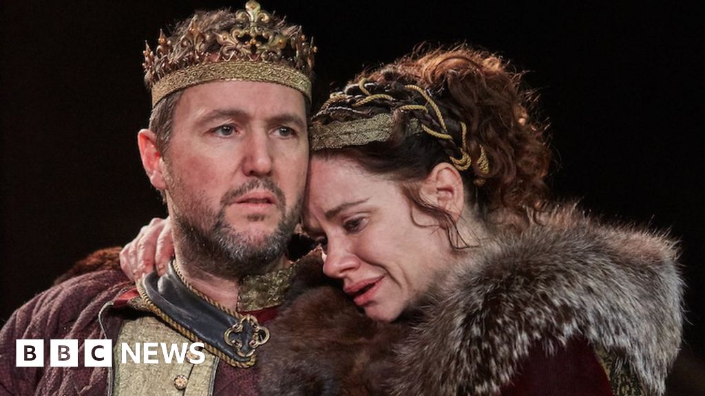 Theatr Genedlaethol's Macbeth broadcast to cinemas - BBC News