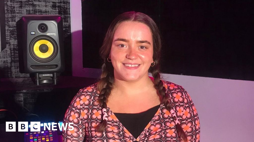 All-women mixtape 'so supportive and empowering' - BBC News