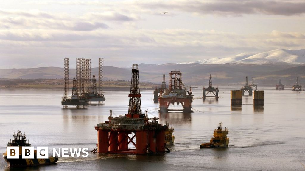 Scottish economy growth 'failing to pick up' pace - BBC News