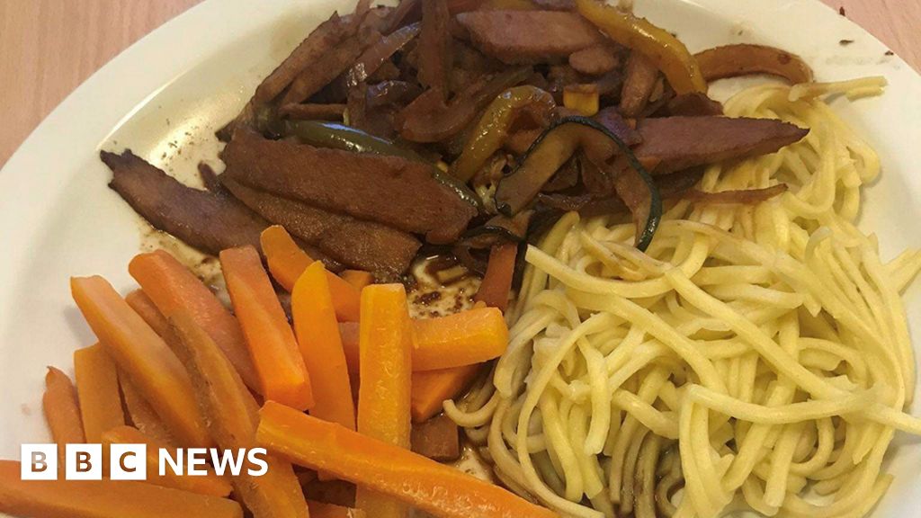 Complaint over food in Yorkshire eating disorders hospital - BBC News